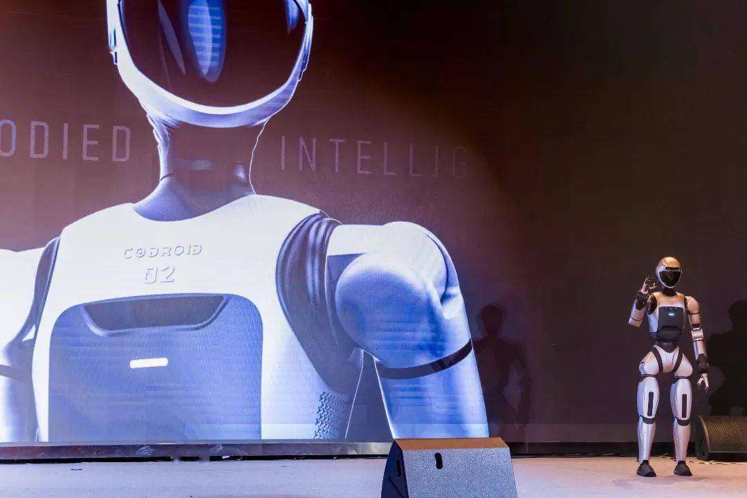 埃斯顿酷卓人形机器人Codroid 02亮相：工业场景全覆盖，展现新实力 - AI快讯网-人工智能最新资讯